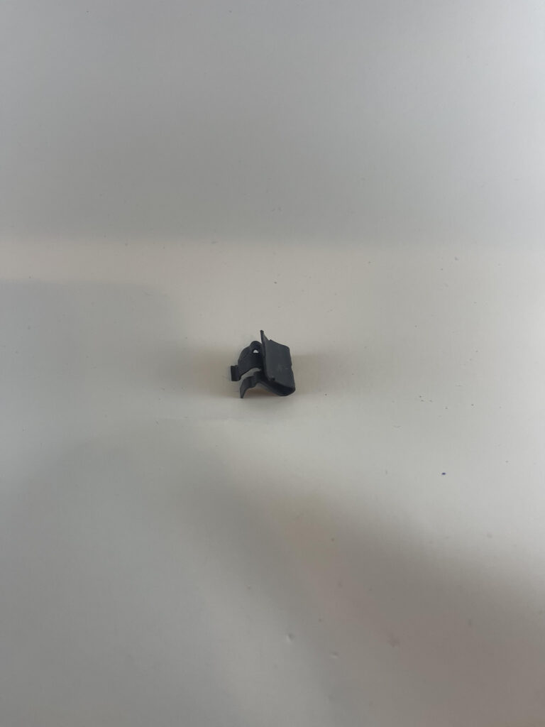 Chrysler #6000927 Rear Glass Moulding Clip – steelcraftcanada